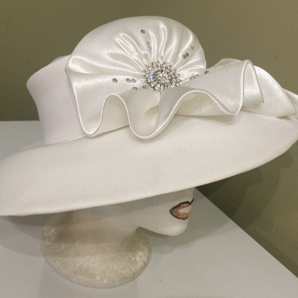 Ms. Divine | Accessories | Beautiful Snow White Dresschurch Hat By Ms ...